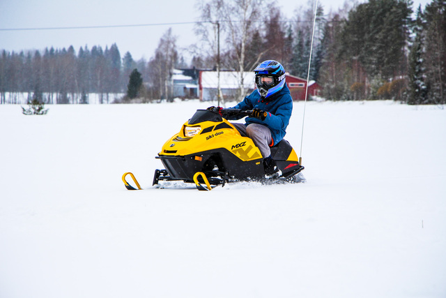 Lynx Rave 200 ja Ski-Doo MXZ 120 – Pikkukelkoilla harrastuksen hurmaan ...