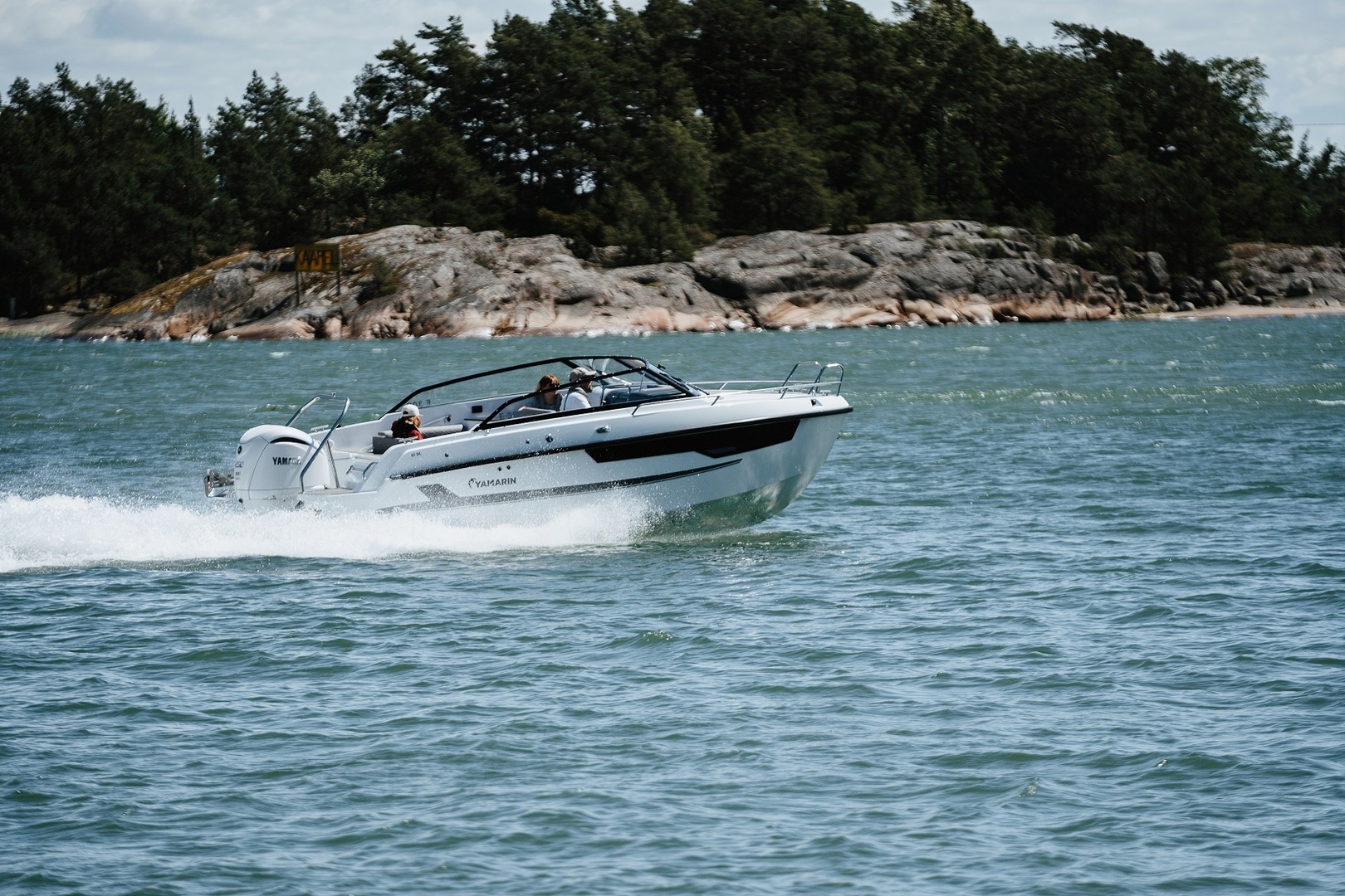 Toimiva ja tyylikäs Yamarin 67 DC on ominaisuuksiltaan kokoluokkansa kärkeä | Nettivene