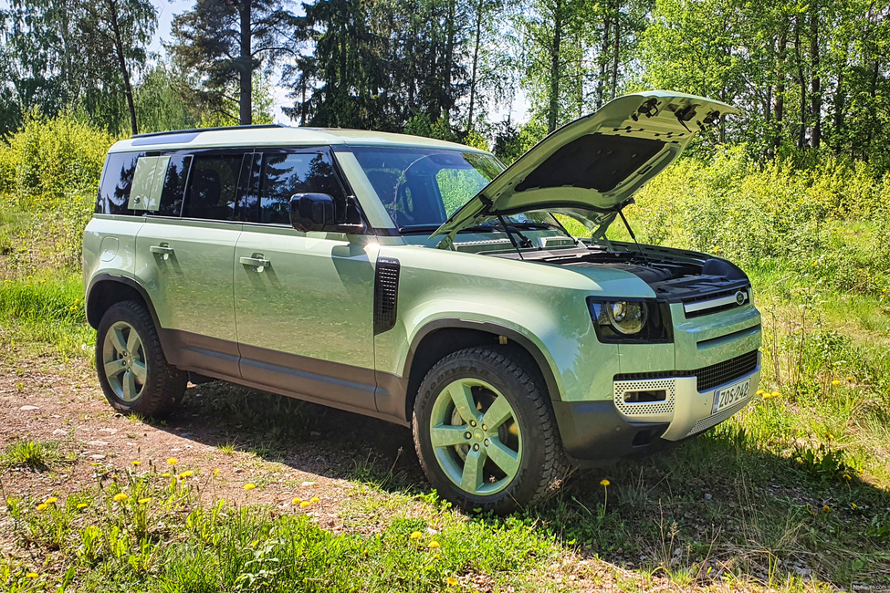 Land Rover Defender 75th - Juhlamallin kuninkaallinen kyyti | Nettiauto